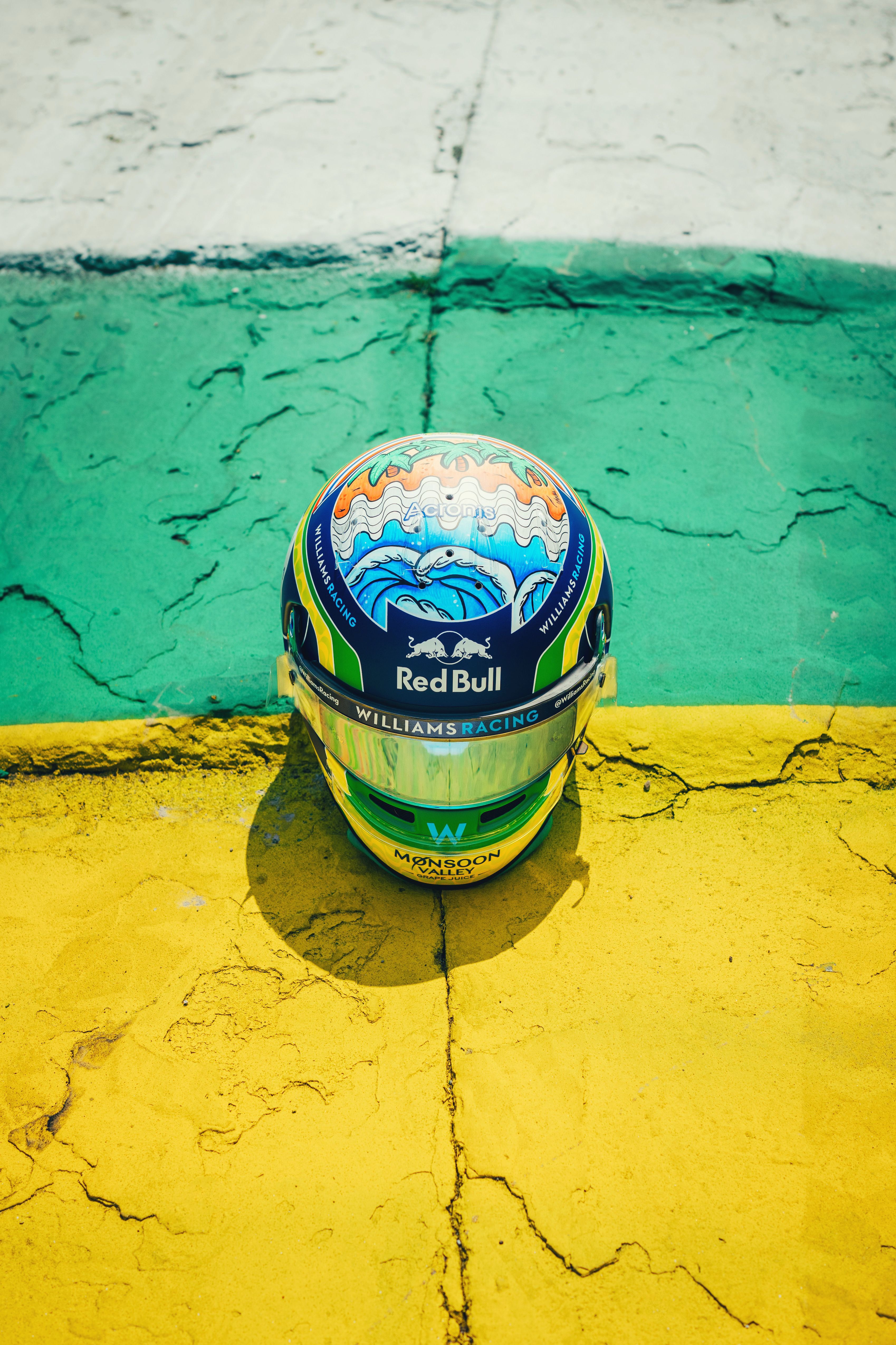 In Photos: Alex Albon's beautiful Brazil helmet | Atlassian Williams Racing