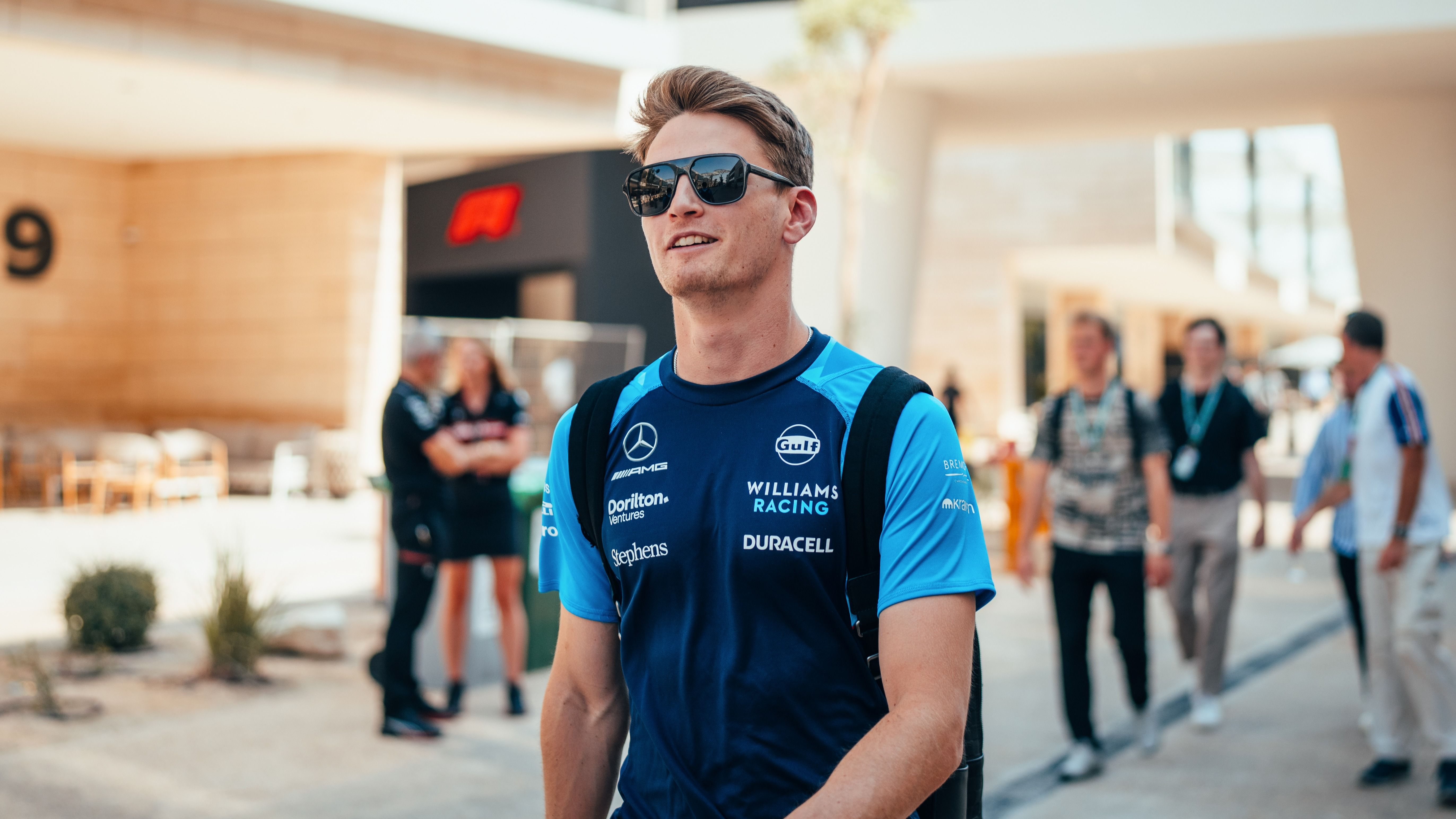 WATCH: Logan arrives in Qatar | Atlassian Williams Racing