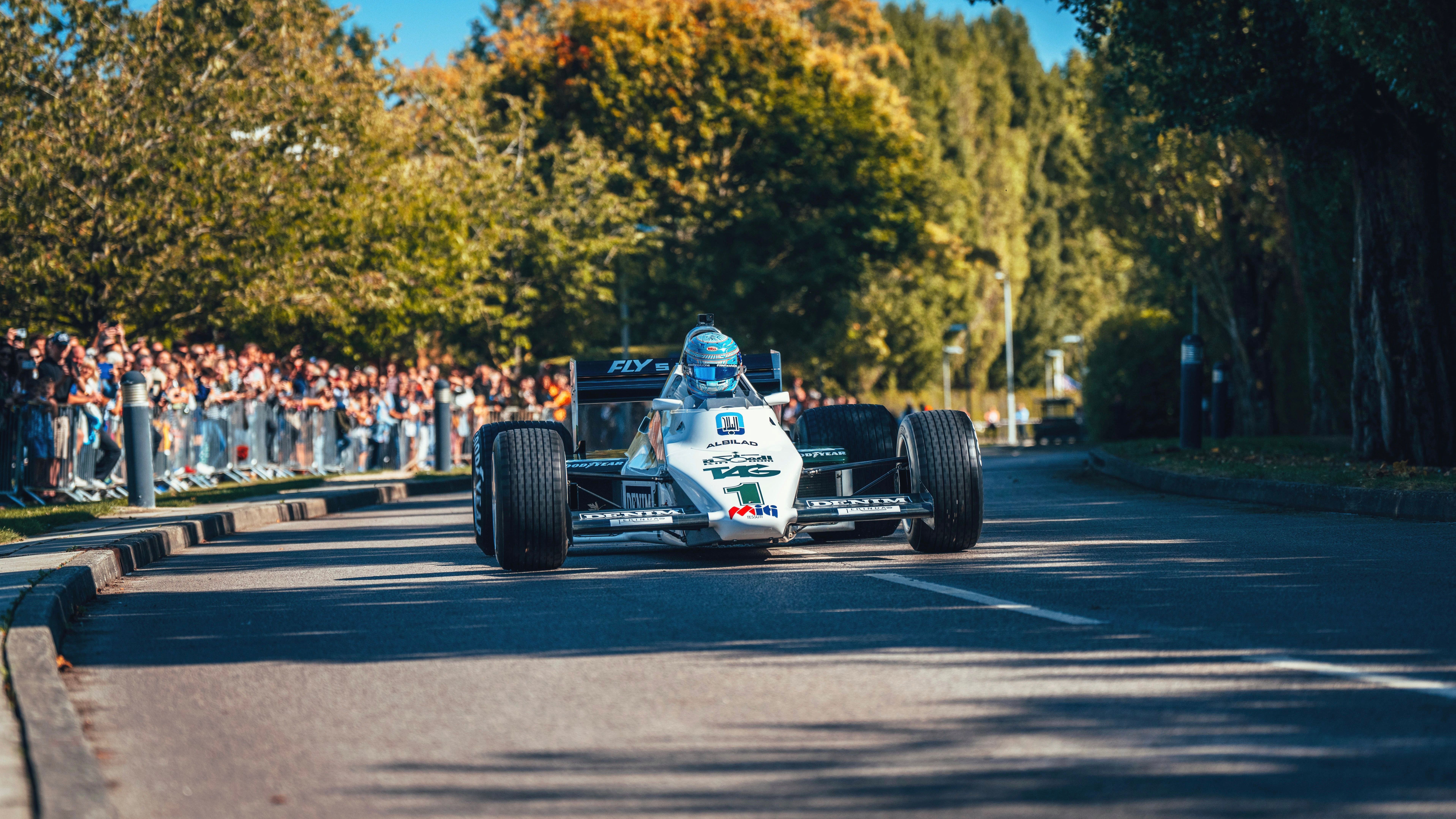WATCH: Onboard with Logan in the FW08C | Atlassian Williams Racing